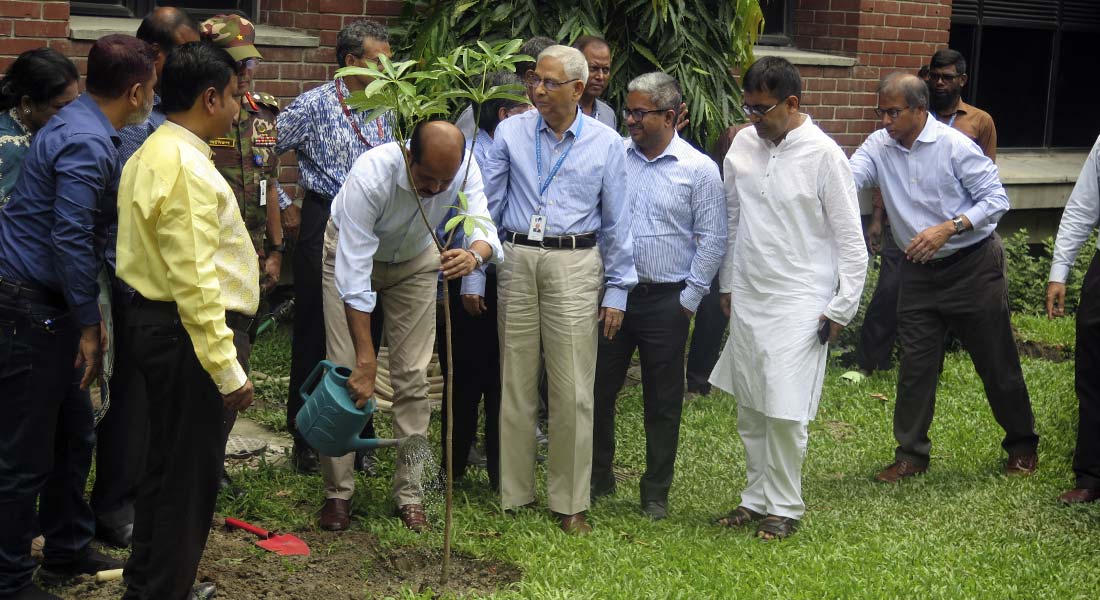 The foundation stone of 'East West University' Foot-over Bridge Laid by ...
